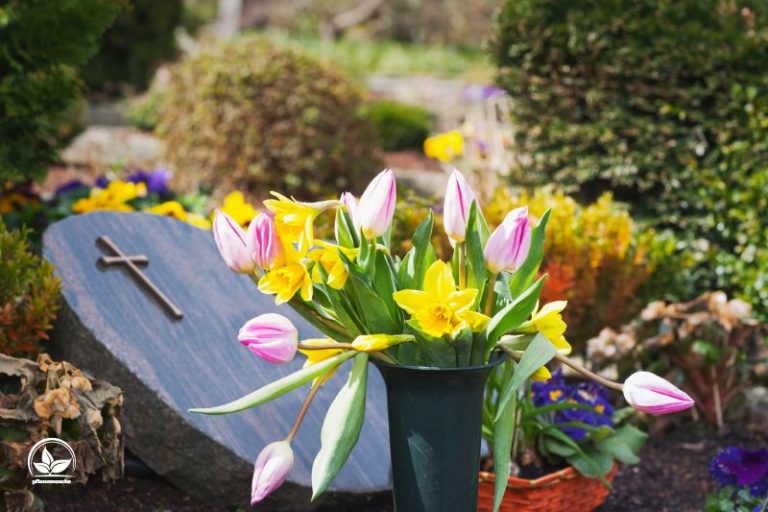 Grabblumen Auswählen: Die Richtigen Blumenarten Für Das Ewige Andenken