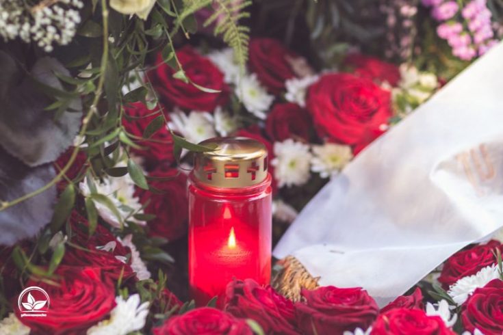 Grabblumen Auswählen: Die Richtigen Blumenarten Für Das Ewige Andenken