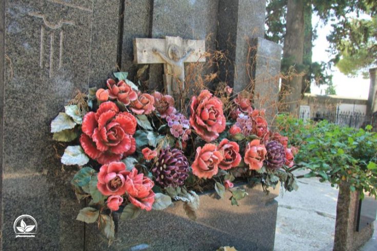 Grabblumen Auswählen: Die Richtigen Blumenarten Für Das Ewige Andenken